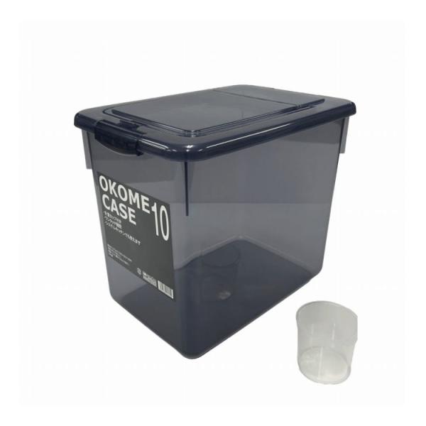 【発売日：2025年09月29日】【商品説明】片手で簡単にワンタッチで開閉ができる米びつです。冷蔵庫の野菜室などで鮮度を保っておいしく保存することもできます。スーパーなどで売られている一般的な10kg袋分のお米を、一気に収納できるよう12k...