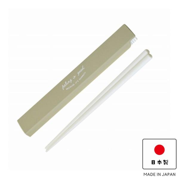 【発売日：2026年03月03日】【商品説明】くすみカラーからアースカラーまで豊富なカラー展開が魅力の箸箱セットです。本体の先端が下り曲がる仕様なので、サッとお箸を取り出せます。本体がしっかりと箸をロックするので、移動中でもカタカタと音が鳴...