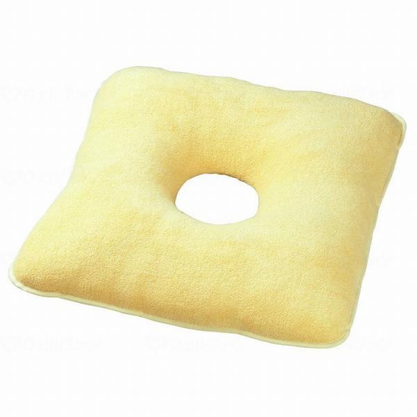 【発売日：2023年06月29日】○ベッドや椅子などさまざまな場面で使用できる便利な角座。○ソフトな弾力性で患部を保護する中空ポリエステルファイバーを中綿に使用しています。○側地には吸汗性に優れ、肌ざわりの良いパイル地を使用しています。○裏...