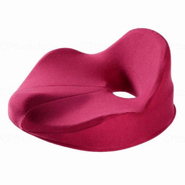 【発売日：2023年06月29日】仙骨を立てることで骨盤が安定し、背骨のS字カーブが自然に保たれます。人間工学に基づいた傾斜で骨盤の中心にある仙骨を立ち上げ、正しい背骨のS字カーブを作ります。さらに高反発ウレタンフォームと3D立体形状が骨盤...