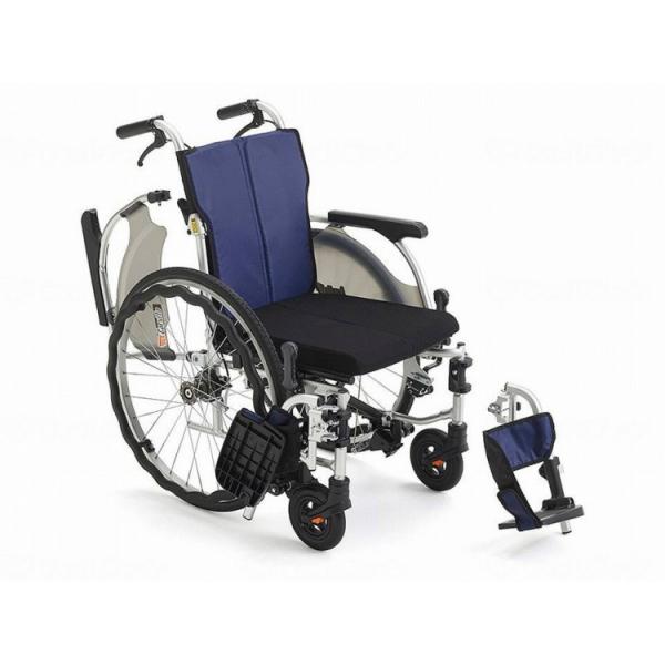 【発売日：2025年11月07日】【商品説明】〇自走式〇軽量〇ハイポリマータイヤ〇ワンタッチキャスタ〇ワンプッシュ式ステップ〇ノンバックブレーキシステム使用者がお尻を浮かすとノンバックブレーキシステムが作動、駐車ブレーキのかけ忘れによる転倒...