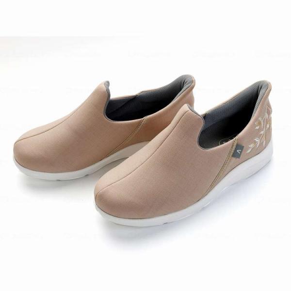 【発売日：2025年12月16日】【商品説明】履きやすい　脱げにくい　脱ぎやすい靴べらを使用した時のようにスムーズで履きやすい。靴底しっかり素材でちょっとした外出にも♪○材質素材○表：ポリエステル100％○内：ポリエステル100％○底材：E...