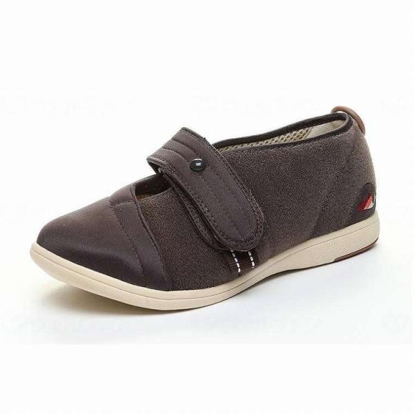 【発売日：2025年12月16日】【商品説明】○様々なタイプの足に簡単＆ぴったり装着　1．内側さらさら　　吸湿速乾に優れた素材を中敷きに使用し、裏素材はメッシュ素材で、通気性が良く足ムレを抑えます。　3．つまずき防止　　高齢者特有のすり足歩...