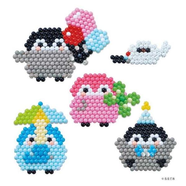 【発売日：2025年11月27日】「アクアビーズ」は水でくっつく不思議なビーズ！カラフルビーズでお絵かきしよう♪コウぺンちゃんとかわいい小物などがつくれる、ビーズ・チェーンパーツ・カラーストラップ・ジョイントパーツ・イラストシートがセットに...