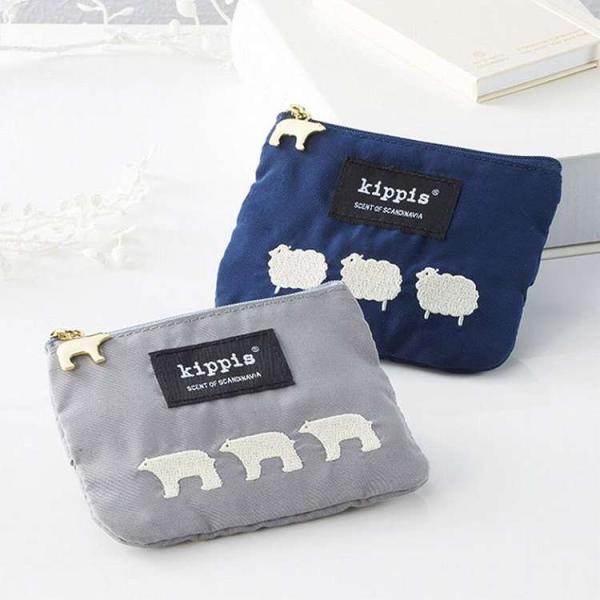 【発売日：2025年10月27日】【商品詳細】ティッシュはもちろん、鍵やリップなどちょっとした小物を収納できる便利なポーチ。動物モチーフの刺繍がポイントに。グレーとネイビーの2個セット。ファスナー開閉式。背面ティッシュ入×1室。材質:ポリエ...