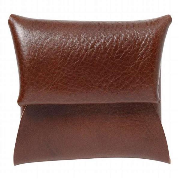 【発売日：2025年10月27日】【商品詳細】手に馴染む質感の姫路産ヌメ革を絶妙なサイズに裁断し作り上げた小銭入です。ホック開閉式。材質:牛革（ヌメ革）生産国:日本