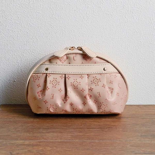 【発売日：2025年10月27日】【商品詳細】おしゃれで知的、新しいものを見逃さず、ポジティブでセンスの良い女性達。自分をワンランクアップさせる努力を惜しまない彼女たちに向けて、個性を大切にし、外面はもちろん内面からのおしゃれにも気を配るク...