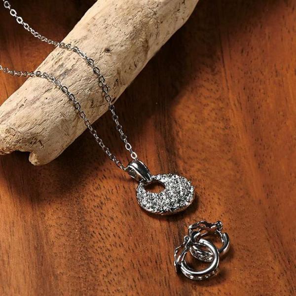 【発売日：2025年10月27日】【商品詳細】アクティブな大人の女性の為の洗練されたブランド、ジョルジュ・レッシュ。マニッシュでシャープなディティール、身につけた時に装いを洗練なものにしてくれる、上品でエレガントなアクセサリーを提案します。...