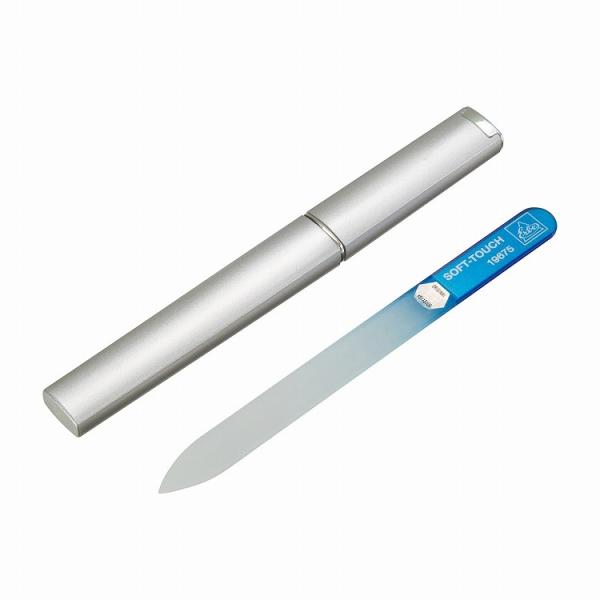 【発売日：2024年10月15日】【商品説明】ガラス製の水洗いできる爪ヤスリです。伸びた爪を軽い力で簡単に削ることができます。先端が細くなっているため細かいところもケアできます。カラー：シルバー製品サイズ：W140×D12mmケース寸法：W...