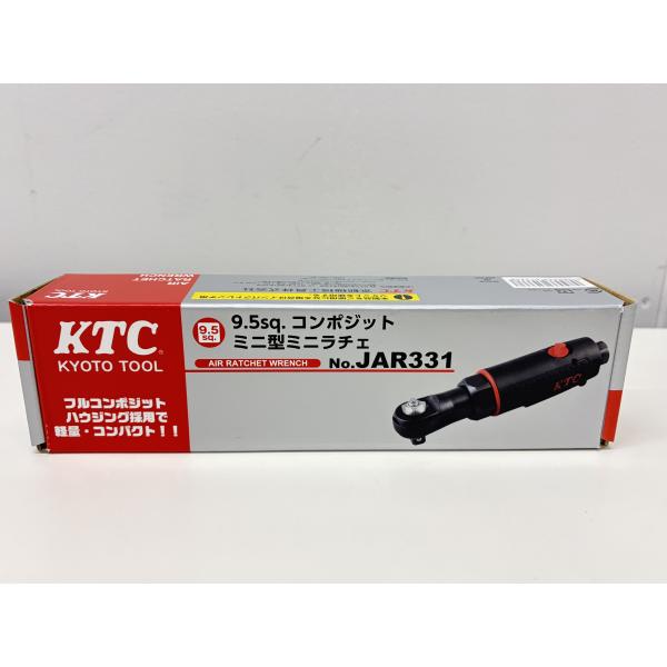 京都機械工具（KTC）の軽量・小型化を追求したエアーラチェットレンチ「9.5sq. コンポジットミニ型ミニラチェ」です。■ 特長・仕様・ハウジングの軽量化：ボディに特殊強化樹脂を採用し、軽量化と握りやすさを両立。・ツインエンデュランス機構：...