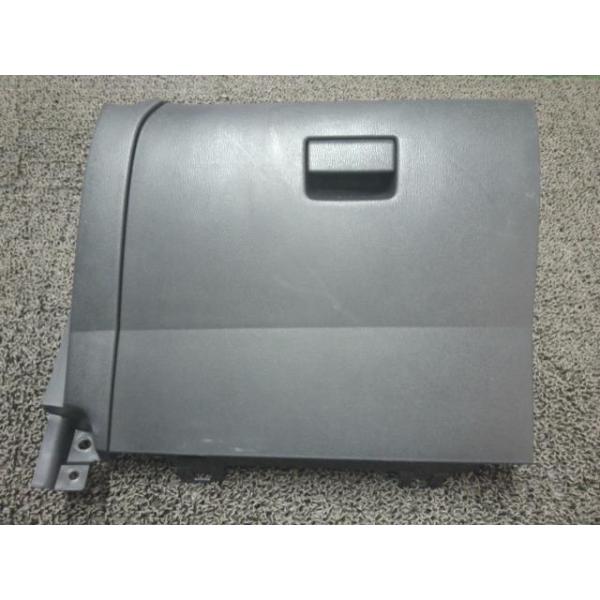 **** 商品説明を必ずご確認ください ****部品管理番号：220726000570210メーカー純正品番：D09W-64-030A-02部品名：グローブBOX部品区分：リサイクル品車名：ＭＡＺＤＡ２車両タイプ名：5ドアハッチバック通称型...