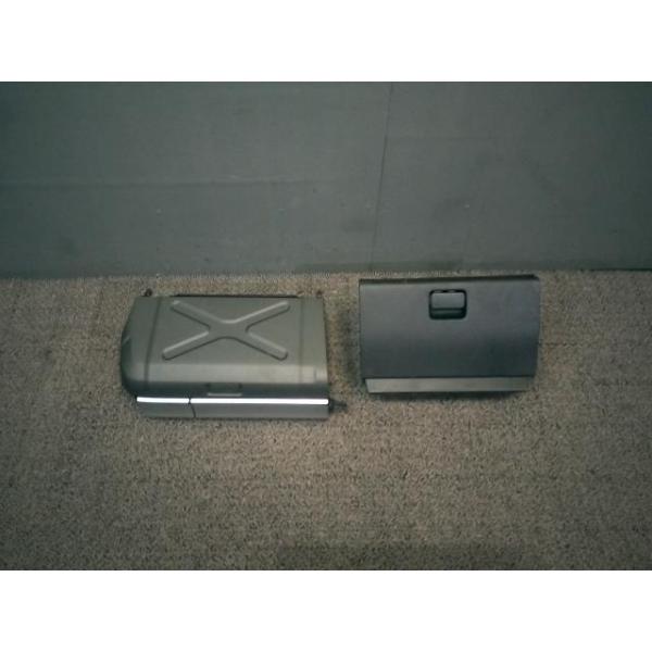 **** 商品説明を必ずご確認ください ****部品管理番号：240507000470210メーカー純正品番：73840-79R32-EQB,73410-79R00-5PK部品名：グローブBOX部品区分：リサイクル品車名：スペーシア車両タイ...