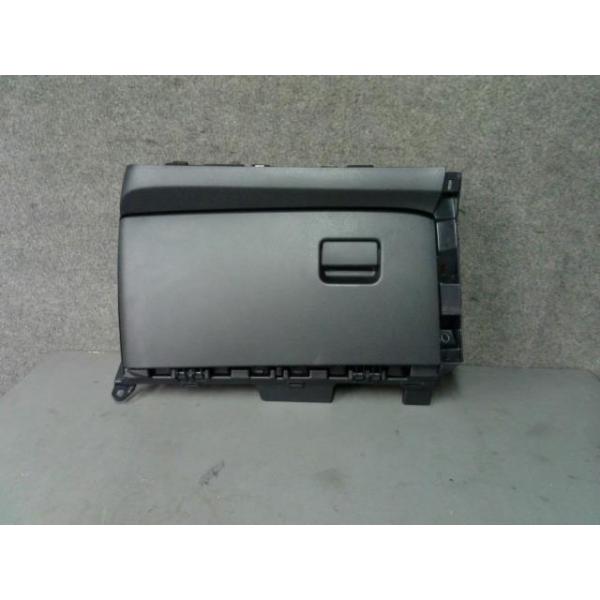 **** 商品説明を必ずご確認ください ****部品管理番号：250301000470210メーカー純正品番：55550-K0011-C0部品名：グローブBOX部品区分：リサイクル品車名：アクア車両タイプ名：5ドアハッチバック通称型式：MX...