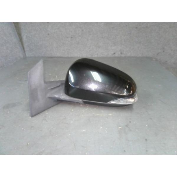 **** 商品説明を必ずご確認ください ****部品管理番号：251216000813600メーカー純正品番：87940-52D50部品名：左サイドミラー部品区分：リサイクル品車名：アクア車両タイプ名：5ドアハッチバック通称型式：NHP10...