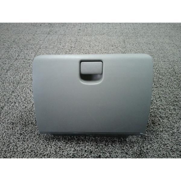 **** 商品説明を必ずご確認ください ****部品管理番号：260221000470210メーカー純正品番：1A23-64-030A-PG部品名：グローブBOX部品区分：リサイクル品車名：スクラム車両タイプ名：ケイバン通称型式：DG17V...