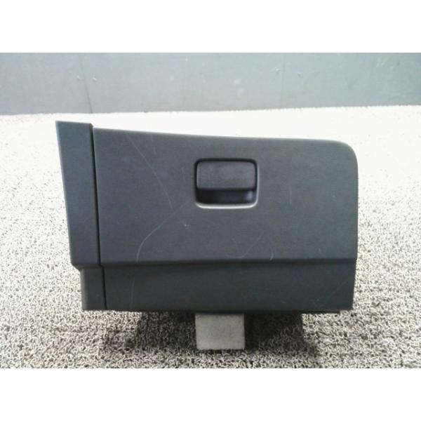 **** 商品説明を必ずご確認ください ****部品管理番号：260608001970210メーカー純正品番：68520-7DA0A部品名：グローブBOX部品区分：リサイクル品車名：セレナ車両タイプ名：5DBOXワゴン通称型式：UDRARE...
