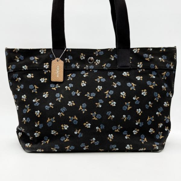 【商品番号】ITTVKRHHPMYW【商品説明】・ブランド：COACH・商品名：フローラルプリント トートバッグ・アイテム名：トートバッグ・カラー：ブラック系・素材：キャンバス・金具カラー：シルバートーン・型番：F25903・製造国表記：あ...
