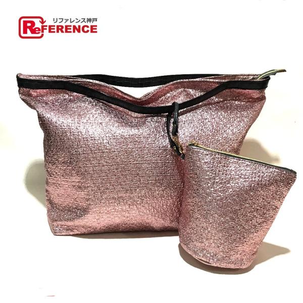 【商品番号】231580-15470【ブランド】キャヴァラ【モデル】2点セット【タイプ】ポーチ付き【対象】レディース【カラー】メタリックピンク【素材】 / 素材不明【サイズ】W35cm×H34cm×D14cmポーチはファスナー開閉式です。幅...