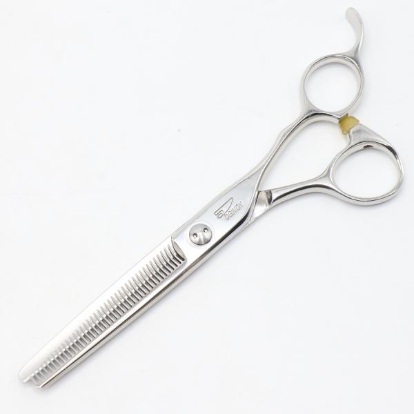 【美品】刃物屋トギノン クイーン セニング シザー■商品情報・オフセットハンドル・6インチ・セニング40目フラット/1本スリット・スキ率約20%〜25%%（メーカー発表のスキ率です）・54.4グラム■商品状態【A】大きなダメージもなく程度良...