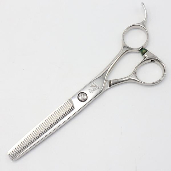 【美品】光シザー THINNING 722 セニング■商品情報・オフセットハンドル・6インチ・セニング40目U溝・スキ率約50%（メーカー発表のスキ率です）・鋼材：モリブデン鋼・56.2グラム■特徴棒刃はもちろんクシ刃の1本1本にまで深い裏...