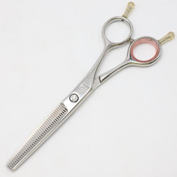 【美品】光シザー T-37 セニング ヒカリ■商品情報・メガネハンドル・5.7インチ・セニング38目U溝・スキ率約25%（メーカー発表のスキ率です）・49.1グラム■商品状態【A】大きなダメージもなく程度良好の美品・USED品ではございます...