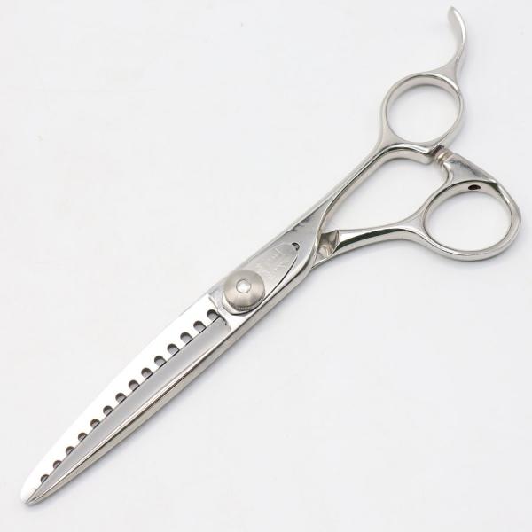 【美品】MIYABI 山中スペシャル 雅 セニング シザー■商品情報・オフセットハンドル・5.8インチ・セニング14目フラット・スキ率約60%〜70％・59.8グラム■商品状態【A】大きなダメージもなく程度良好の美品・USED品ではございま...