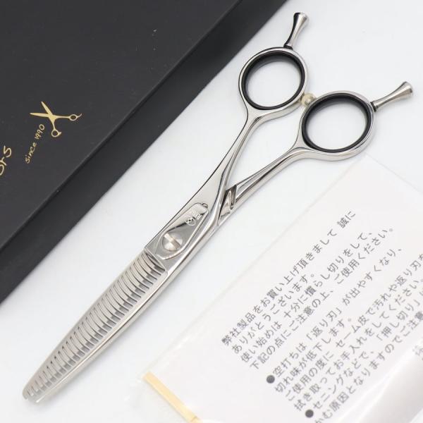 【美品】柳生 レオックス SH1M 6インチ セニング シザー■商品情報・メガネハンドル・6インチ・セニング30目L・スキ率約12%〜15%（メーカー発表のスキ率です）・57.7グラム■特徴ベース用（30％）の約半分のセニング率で、根すき用...