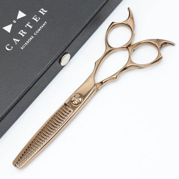 Carter CT-OR セニング カラーコーティング シザー■商品情報・メガネハンドル・5.8インチ・セニング25目・スキ率約30%〜35%（研磨業者にて確認したものです）・61.3グラム■商品状態【B】一般的な使用感のある商品・ハンドル...