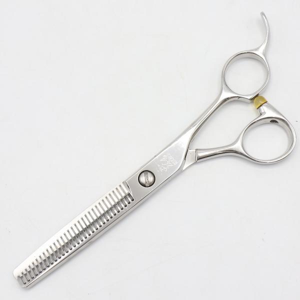 【美品】光シザー THINNING 721 セニング■商品情報・オフセットハンドル・6インチ・セニング30目・スキ率約40%（メーカー発表のスキ率です）・55.4グラム■特徴棒刃はもちろんクシ刃の1本1本にまで深い裏スキを施しました。特に棒...