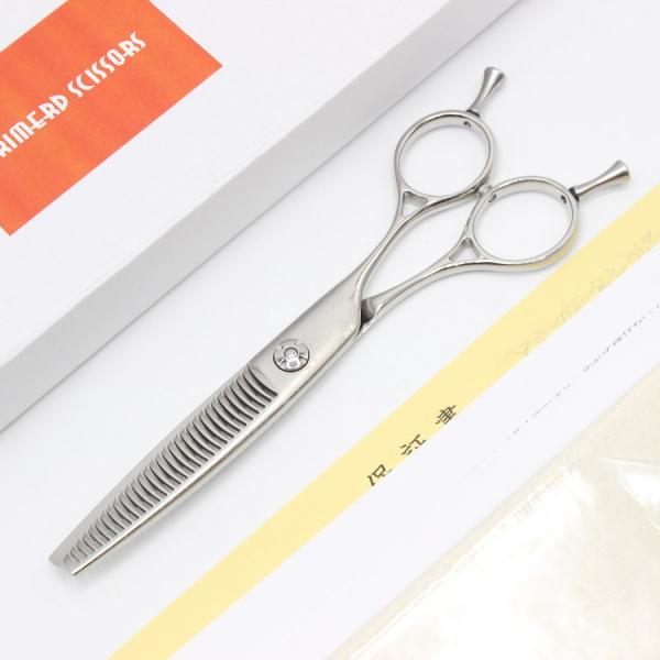 【新品】プリマード プレデター LG ダマスカス セニング シザー■商品情報・メガネハンドル・6インチ・セニング30目L3段・スキ率約30%（メーカー発表のスキ率です）■特徴かつてない柔らかさと力強さという新感覚のセニングがカットする歓びを...