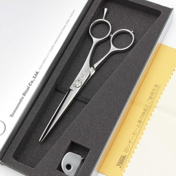 【新品】山本美材 EZY EA55u カットシザー■商品情報・ハマグリ刃・メガネハンドル・5.5インチ・50.0グラム■商品状態・商品ランク【N】・未使用の商品です。