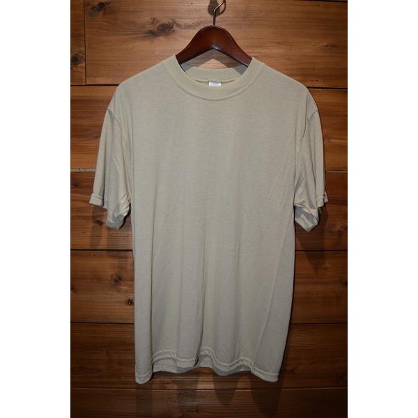 その名のとおり着たときにひんやり感覚があり、水分の拡散性に優れていますので、日本の夏にはぴったりの機能的なTシャツです。素材はポリエステル100％でしなやかな感触で肌あたりも快適です。機能性がより感じられるミリタリーカラーをチョイスしていま...