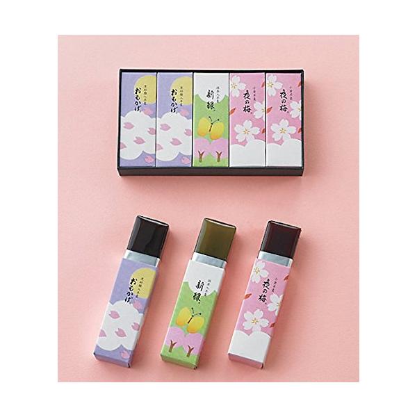 「商品情報」春におすすめのパッケージです 『夜の梅』は桜の花、『おもかげ』は夜に舞い散る桜の花びら、『新緑』は桜の遠景と蝶、さまざまな視点から桜を描きました。ご入学やご就職など、春のお祝いにいかがでしょうか。 伝統の味はそのままに、気軽にお...