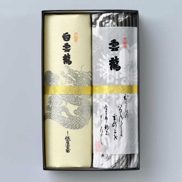 俵屋吉富 雲龍 本棹 詰合せ雲龍国産の大粒小豆を用い絶妙な水加減、火加減で炊きあげた小倉餡をしっとりと仕上げた村雨餡で一本一本手巻きし、 雲にのる龍の荘厳で雄々しい姿を表現致しました。京菓子職人の修練された技術と愛情とが込められた俵屋吉富が...