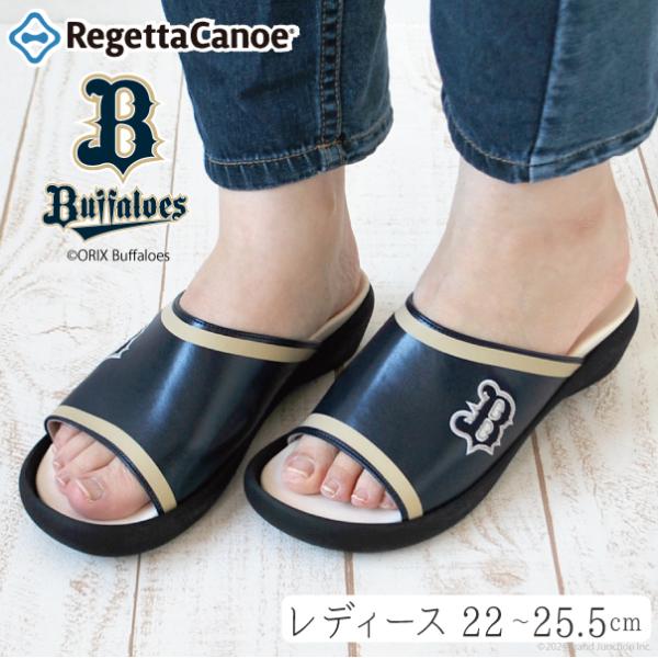 【送料無料/交換の片道送料無料】《フラットウェッジ/スライドウェッジサンダル》オリックス・バファローズとのコラボレーションシリーズ！バファローズを連想させるネイビーカラーにロゴ刺繍やゴールドのラインを組み込んだデザインは観戦スタイルにもぴっ...