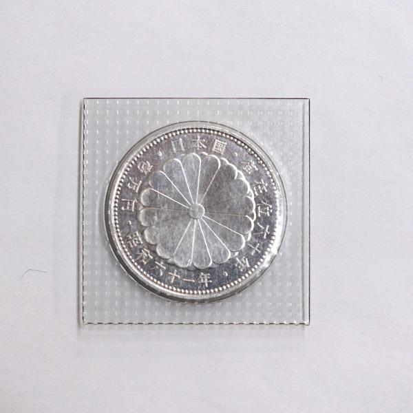 名称： 天皇陛下御在位六十年記念 10,000円銀貨幣発行年： 昭和61年（1986年）発行国： 日本品位： 純銀（99.9% / Fine Silver）重量： 20g直径： 35mm表面デザイン： 日の出と瑞鶴（ずいかく）裏面デザイン：...