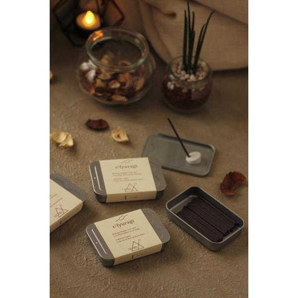 ・H20×W96×D65mm・ショートインセンス30本入り　お香立て1　燃焼時間約15分・スライドケースの裏面にお香立てを置き、お香を立ててお使いください.香りの種類 19:00● 優しいスッキリとした香りに癒される、フローラルな香り●自然...