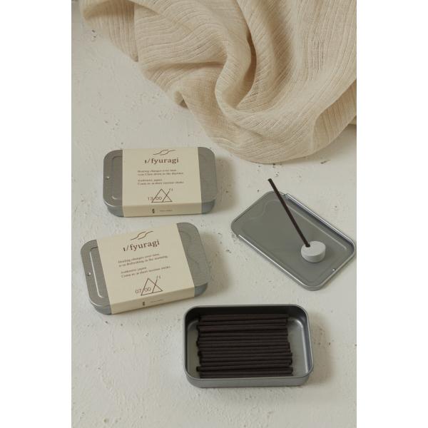 ・H20×W96×D65mm・ショートインセンス30本入り　お香立て1　燃焼時間約15分・スライドケースの裏面にお香立てを置き、お香を立ててお使いください.香りの種類 22:00● 就寝前の15分に落ち着きのある、重厚感のある香り●自然界に...