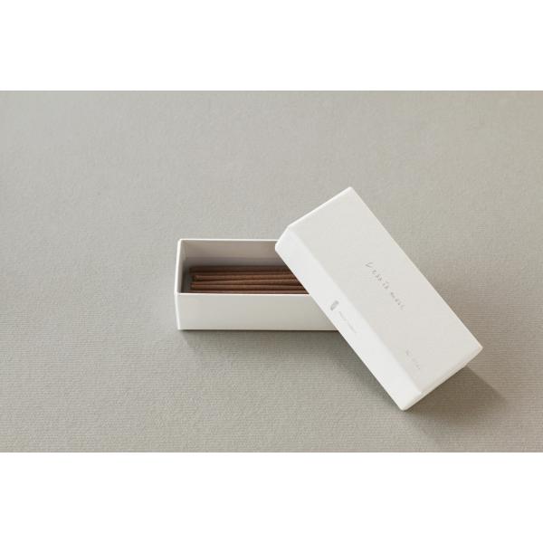 ・H20×W96×D65mm・W94×D40×H25mm　ショートインセンス　40本入り　燃焼時間約15分・お香立ては含まれておりません。● 001 SWEET● 金木犀のような甘さの中に深みを感じる香り●レス　イズ　モア　20世紀に活躍し...