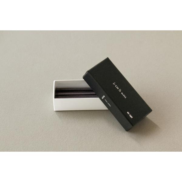 ・H20×W96×D65mm・W94×D40×H25mm　ショートインセンス　40本入り　燃焼時間約15分・お香立ては含まれておりません。● 003 NIGHT● 夜更けに一人リラックスできる重厚な香り●レス　イズ　モア　20世紀に活躍した...
