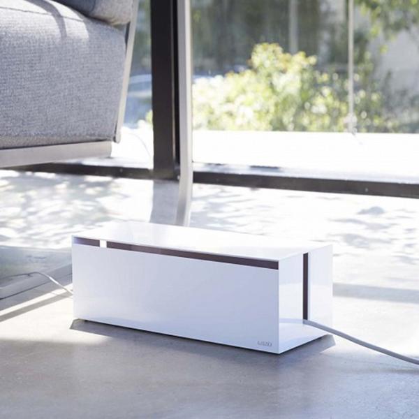 おしゃれなケーブル収納で7個口の電源タップもコードもスッキリ