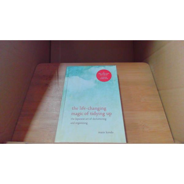 the life-changing magic of tidying up■商品の状態【付属品】 問題なし。【カバー】 カバーなし。【本体】 多少のキズ・ヨゴレあり。■ご注文通知から３営業日以内に発送。■水ヌレ、ヨゴレ、キズ防止の為、耐水ビ...