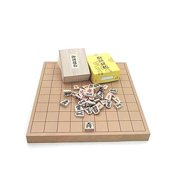 ベージュ/-/3446a・将棋を楽しみのに十分な将棋セットです。分かり易い書体の人気の国産特選将棋駒と厚さ約30mmの新桂卓上将棋盤のセットです。・新桂一寸卓上接合将棋盤　正規サイズの約33cm×36cmで重さ約2.1kg（箱込）・国産木製...