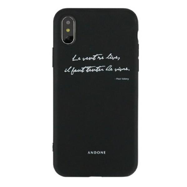 ブラックのカバー本体に、「風立ちぬ」で始まるポール・ヴァレリーの詩の一節が、フランス語原文（Le vent se l?ve, il faut tenter de vivre）でプリントされたデザインのスマホカバーです。対応機種：iPhone...