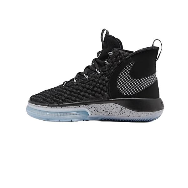 Nike Alphadunk　Carbon Fiber現代的なアルファダンクは、エア ジョーダンの系譜へのフォローアップとほぼ同時に行われる大規模な展開と、カイリーの特徴的なシルエットへの新たな印象的な追加で、ブランドのパフォーマンス分野の...