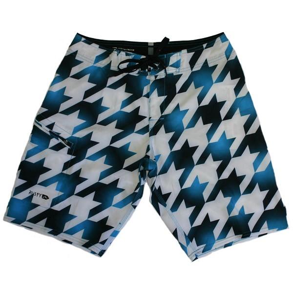 RUSTY1953年California San DiegoにRusty Preisendorferは生まれました。 14歳からサーフィンをはじめてから早くにサーフボード作りに興味を示し、16 歳からシェイプを始め Surf Brand と...