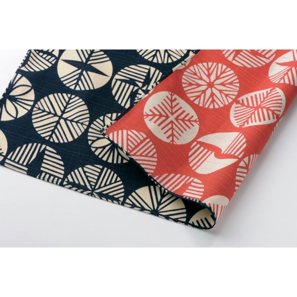 両面使える風呂敷なので、結んだ時や包んだ時に華やかさが増します。エコバッグにも使える人気のサイズです。コンパクトに持ち運べ、洗濯もできるので衛生的です。≪サイズ≫約104cm≪素材≫綿100％（日本製）※商品写真はできる限り実物の色に近づけ...