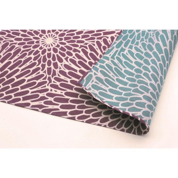 両面使える風呂敷なので、結んだ時や包んだ時に華やかさが増します。エコバッグにも使える人気のサイズです。コンパクトに持ち運べ、洗濯もできるので衛生的です。≪サイズ≫約104cm≪素材≫綿100％（日本製）※商品写真はできる限り実物の色に近づけ...