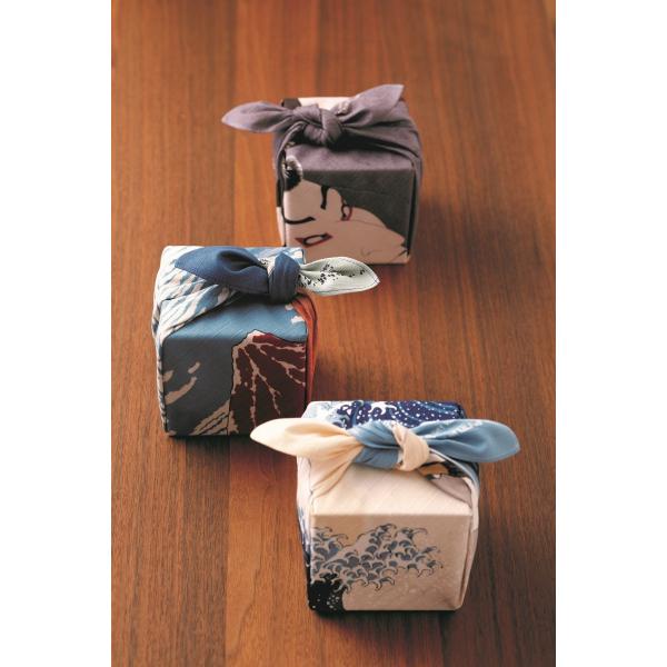 ・赤富士・浪裏に富士・写楽・寛政三美人・日本橋日本の代表的な浮世絵を風呂敷にした商品です。お包み以外にも、別売りのタペストリーを使って壁に飾り楽しむこともできます。海外の方へのお土産やプレゼントにも人気です。≪サイズ≫約48cm≪素材≫綿1...