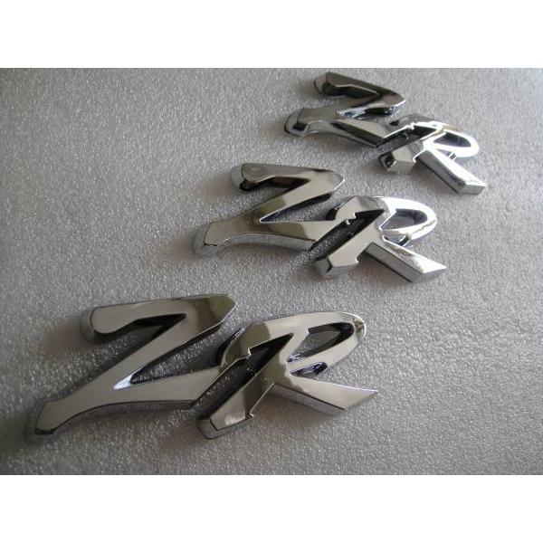 ■商品番号JOG-009■商品概要商品内容:ジョグ ZR 立体 エンブレム対応車種:ジョグ JOG ZR商品サイズ:長さ110ｍｍ、幅40ｍｍ、厚み5ｍｍ（3枚／セット）◎◎両辺テープ式になりますので、油脂や汚れを良く落としてから装着して下...